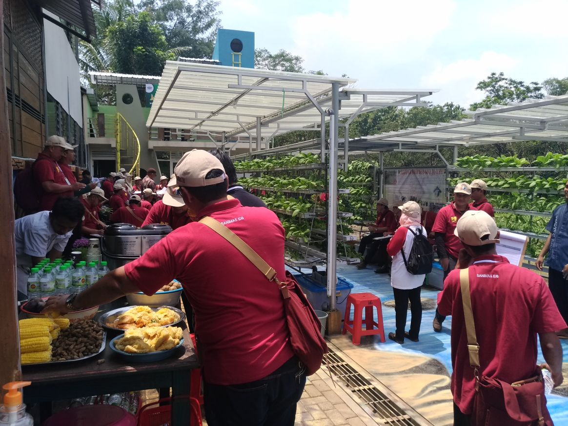 KUNJUNGAN KE WISATA EDUKASI SANITASI DAN HIDROPONIK KSM Al- Umm - YBM